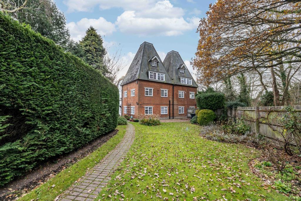 Littlebourne Road, Canterbury, CT3 3 bed flat - £300,000