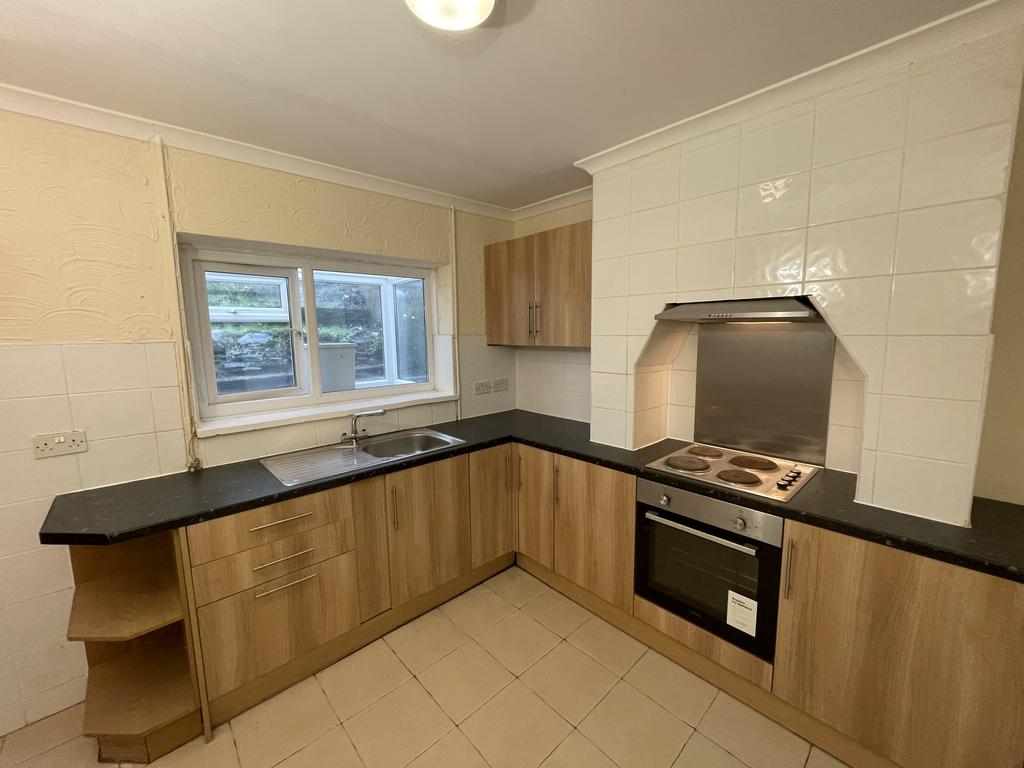 Buckingham Rd, Swansea 2 bed semi-detached house - £875 pcm (£202 pw)