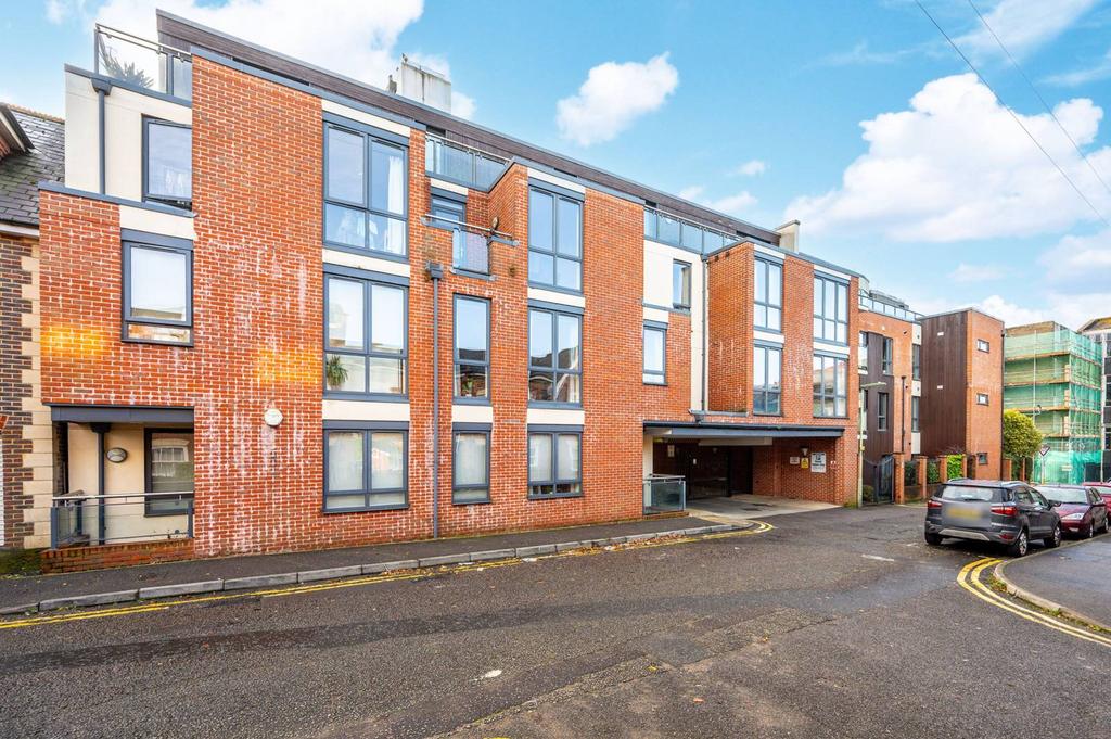 The Bars, Guildford, GU1, Guildford, GU1 2 bed flat - £2,200 pcm (£508 pw)