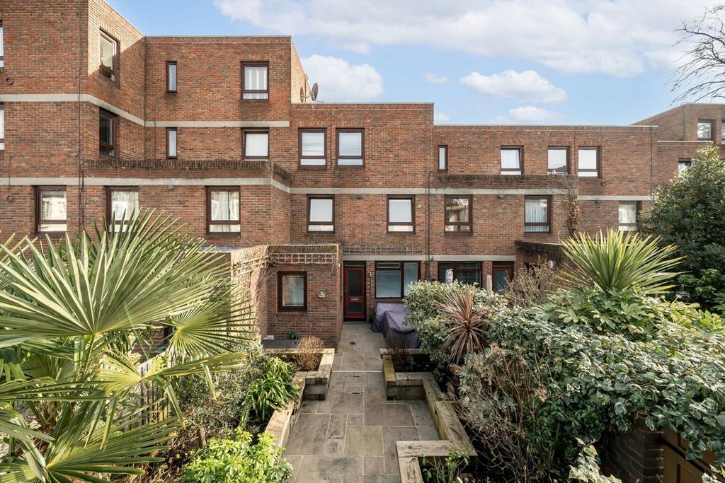 Colet Gardens, London W14 2 bed flat for sale - £695,000
