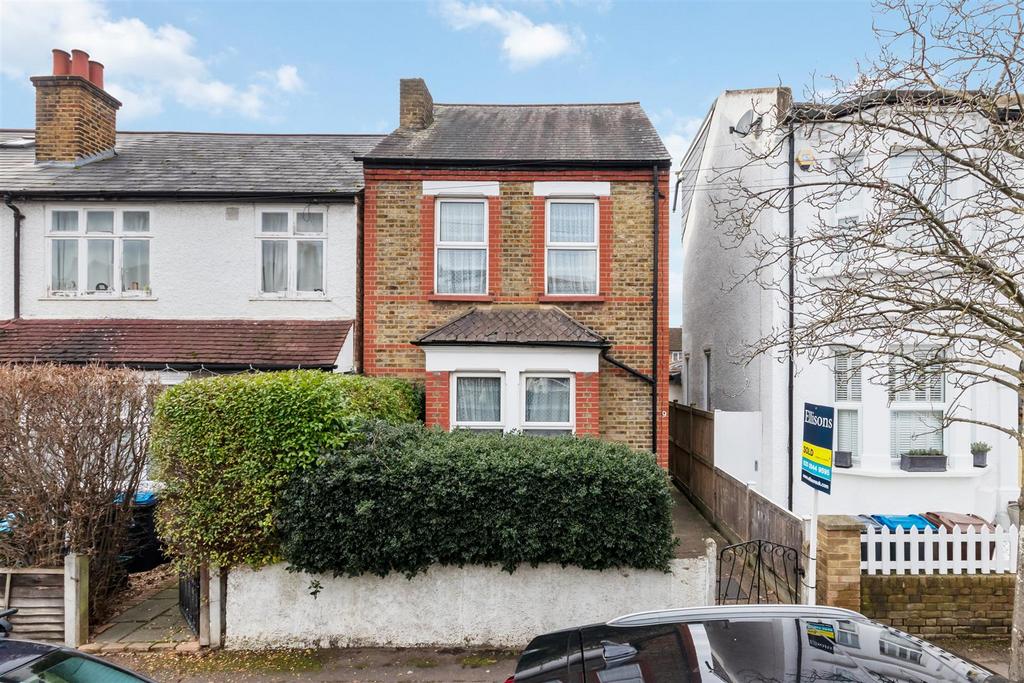 Chestnut Road, Raynes Park SW20 3 bed detached house - £875,000