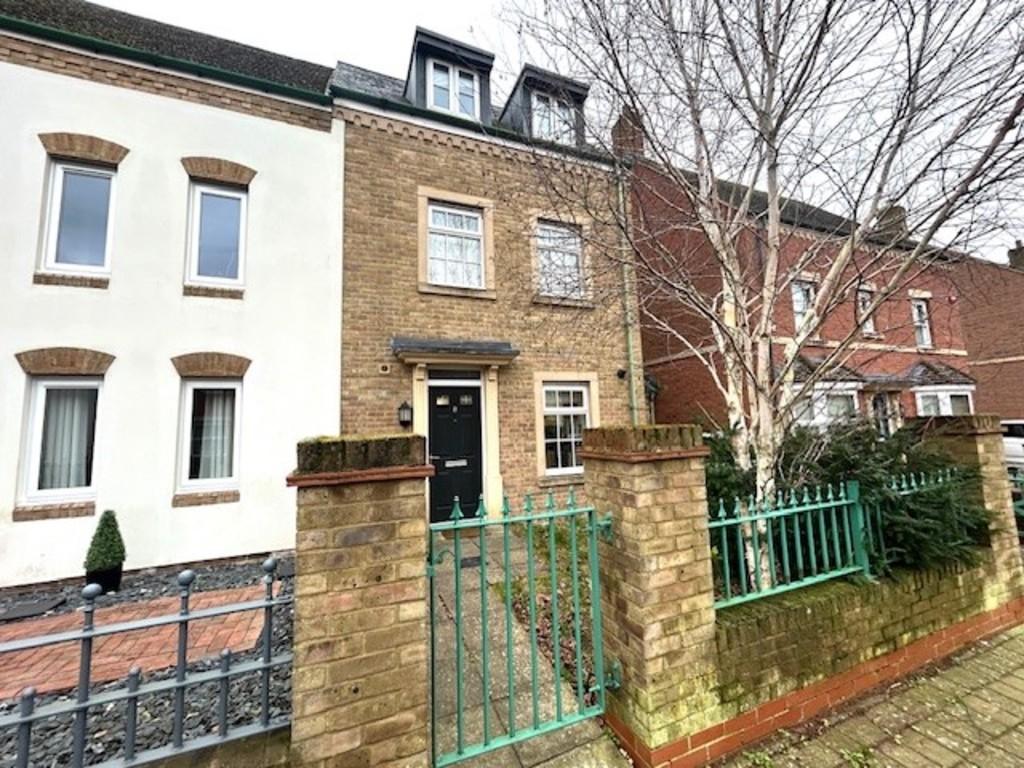 Holne Road, Swindon SN1 4 bed semi-detached house - £1,650 pcm (£381 pw)