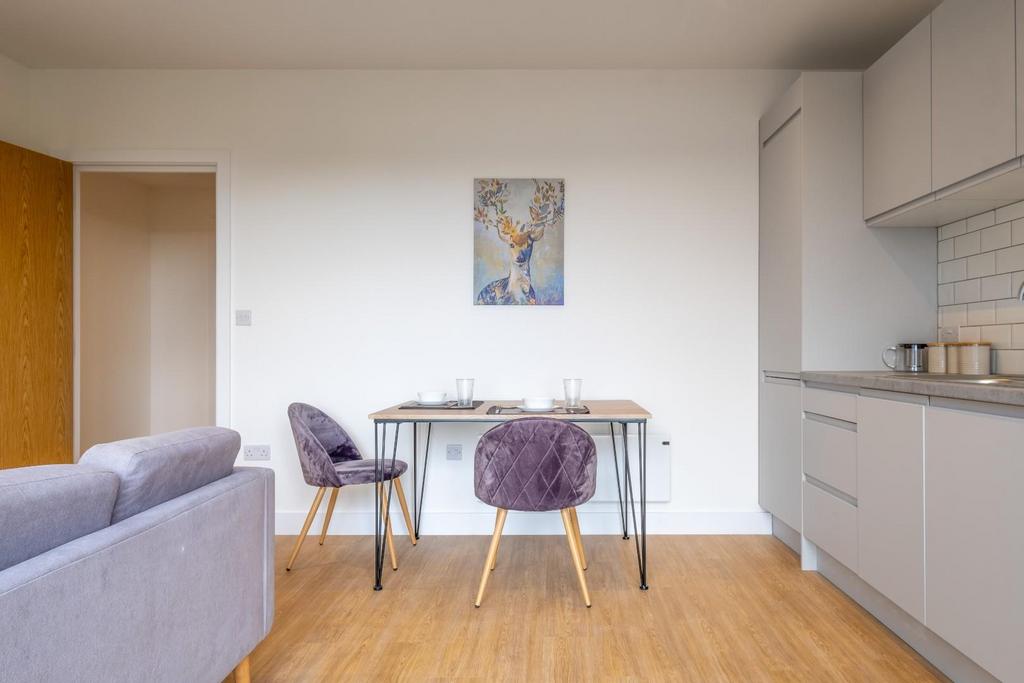 Horsley House North, Regent Farm... 2 bed flat - £1,300 pcm (£300 pw)
