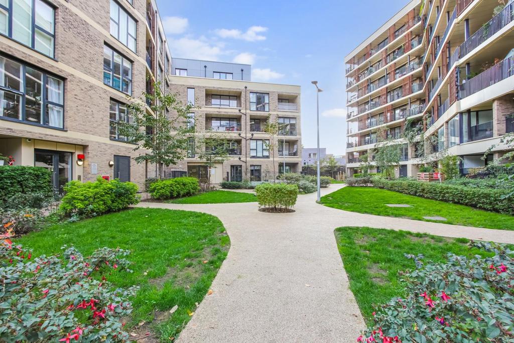 Scena Way, SE5 0BD 1 bed apartment - £1,800 pcm (£415 pw)