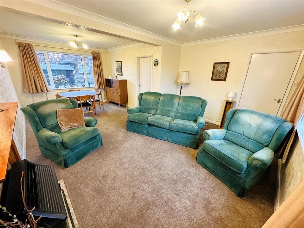 Springfield, Howden, Goole 5 bed semi-detached house for sale - £230,000