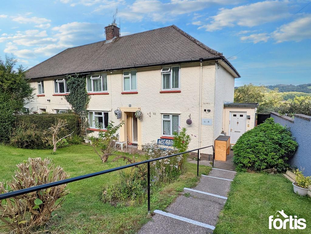 Garth Olwg, Gwaelod-Y-Garth, CF15 2 bed ground floor maisonette for ...