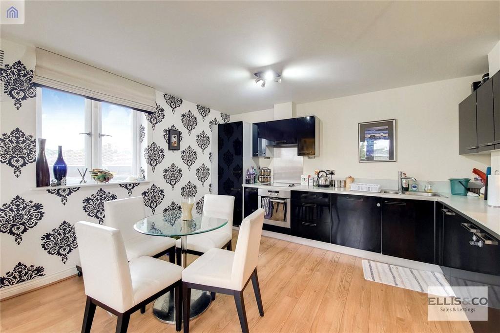 King George Crescent, Wembley, HA0 2 bed apartment - £350,000