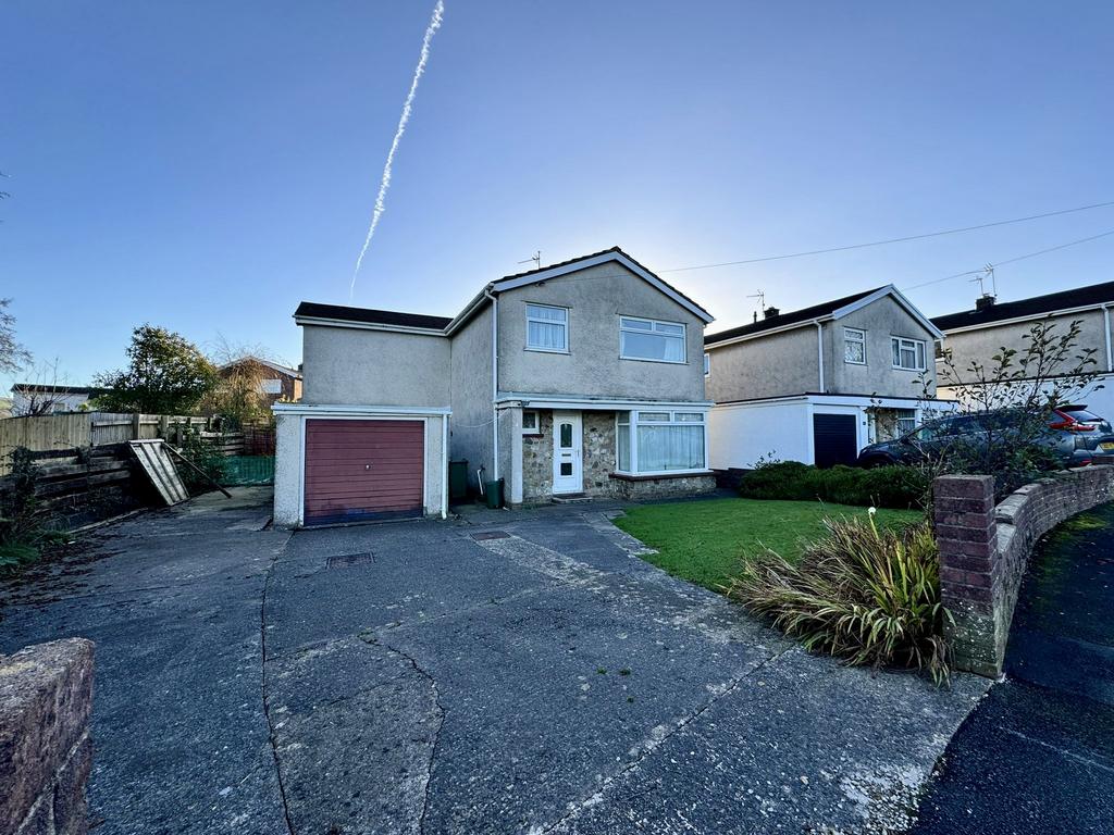 Tonteg, Pontypridd CF38 4 bed detached house - £360,000