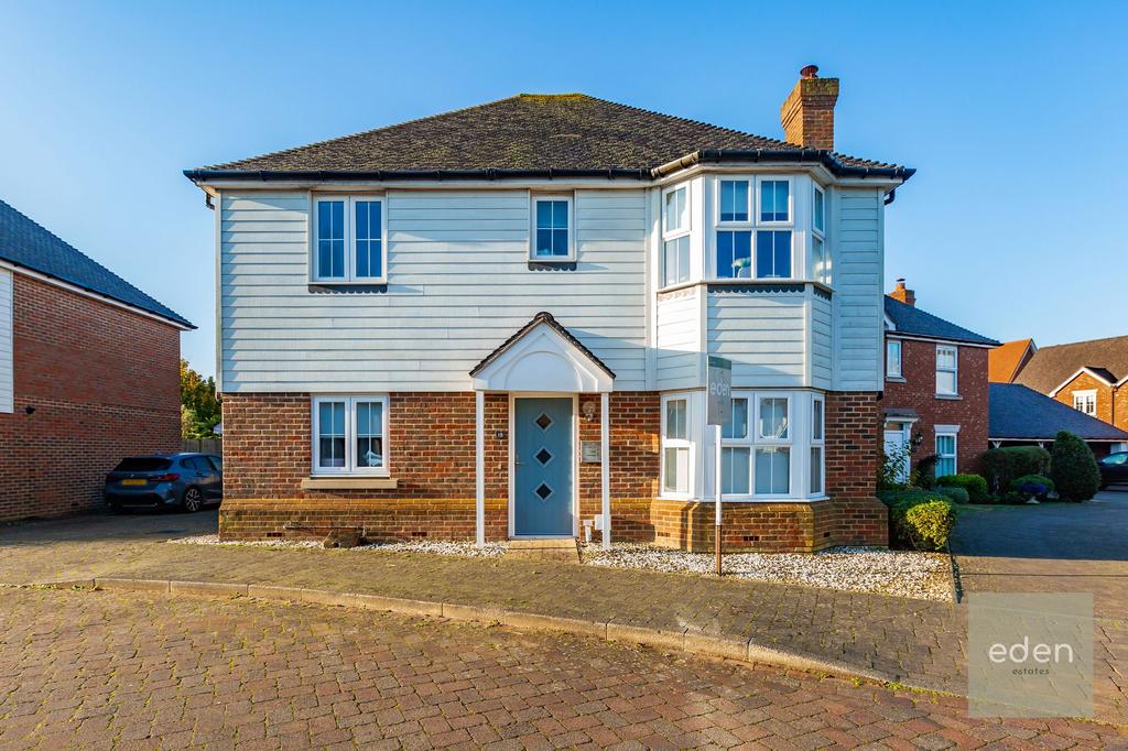 Lancer Drive, Kings Hill, ME19 4 bed detached house - £600,000