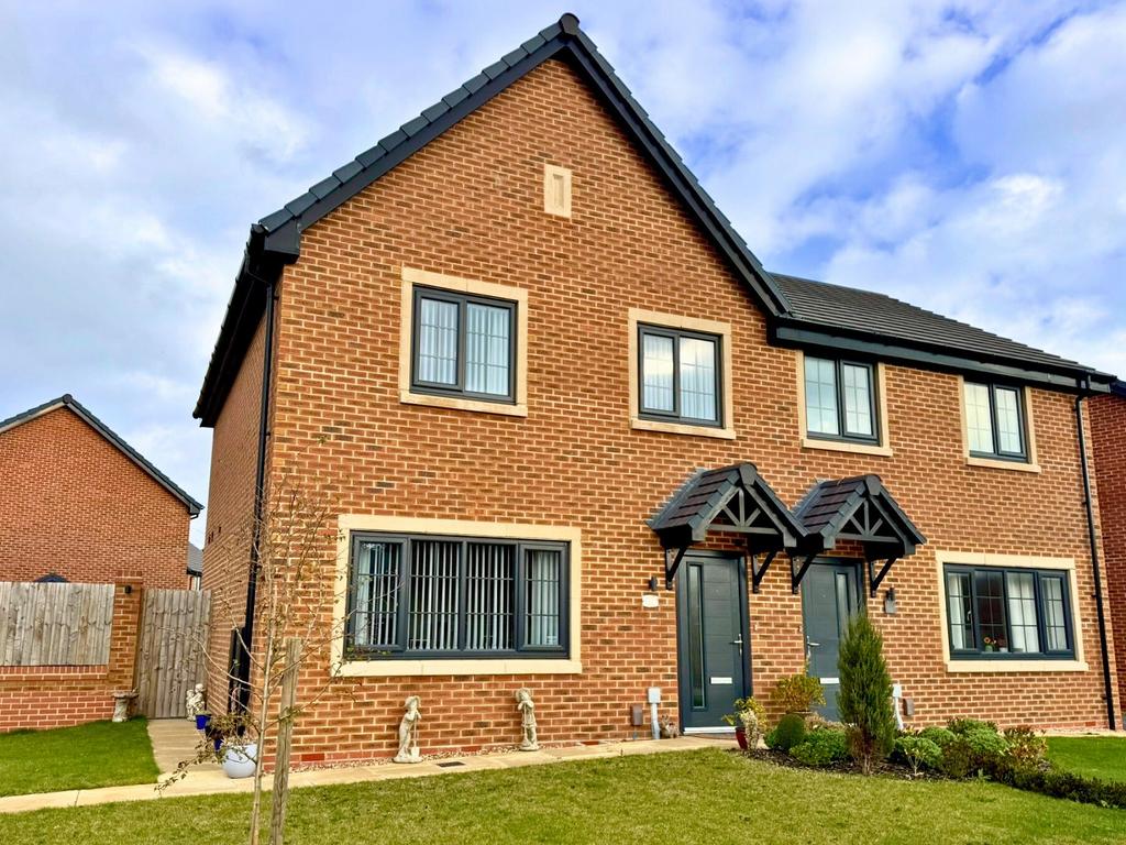 Banks, Southport PR9 3 bed semi-detached house - £230,000