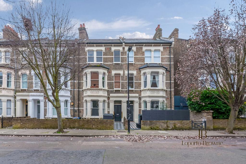 Croxley Road, W9 2 bed apartment - £500,000