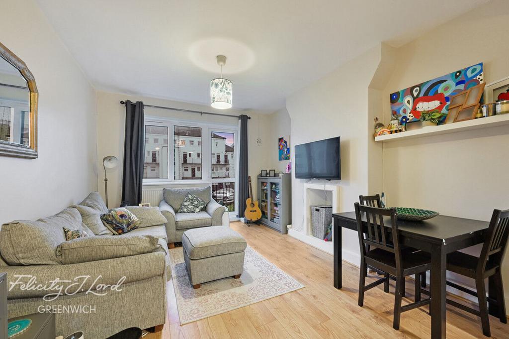 Dyson House, Greenwich, London, SE10 0RE 2 bed flat - £340,000