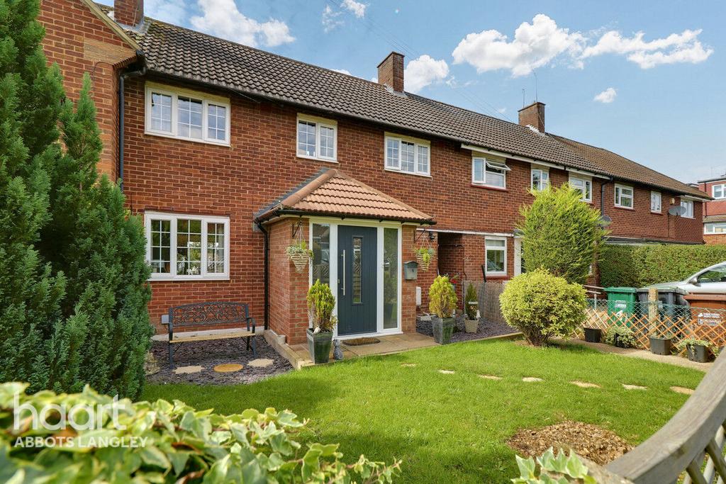 The Fairway, Abbots Langley 3 bed terraced house - £525,000