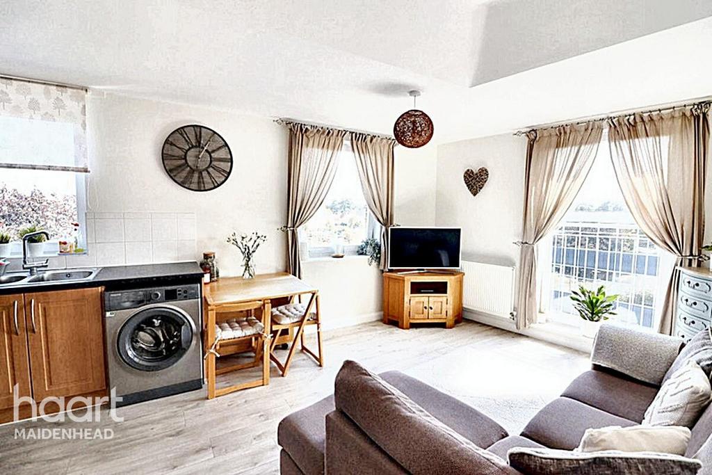 Moorbridge Road, MAIDENHEAD 2 bed apartment for sale - £270,000