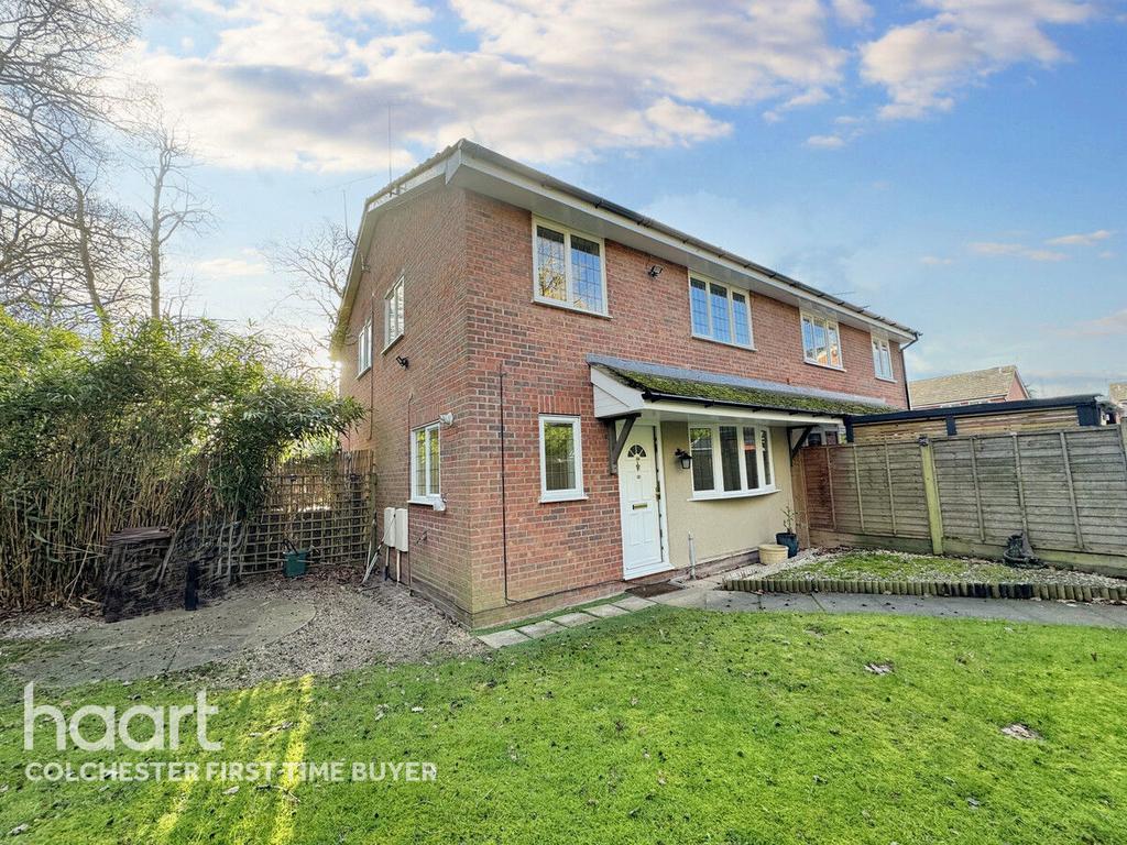 Hollymead Close, Colchester 2 bed terraced house - £230,000