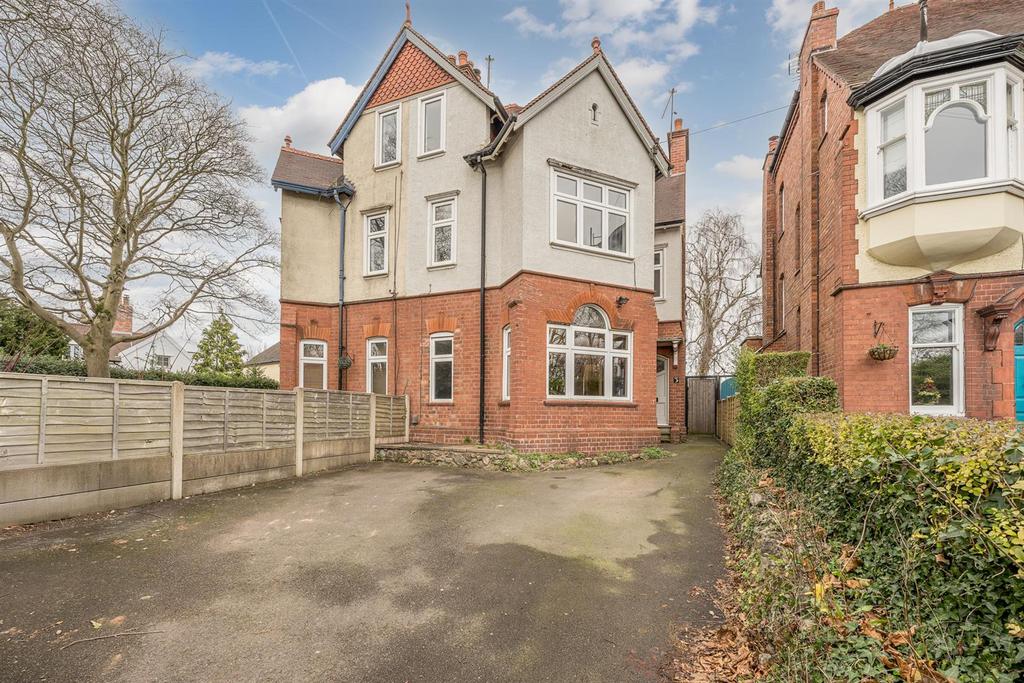 Red Hill, Stourbridge, DY8 1NA 5 bed semi-detached house - £510,000