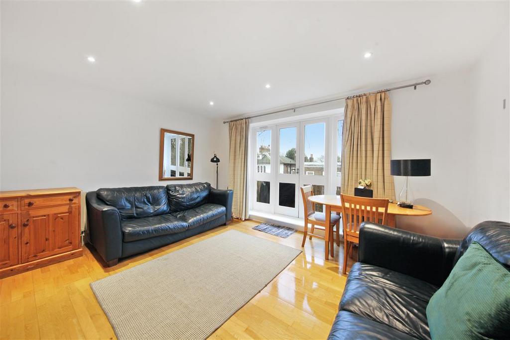 Falcon Road, SW11 2 bed flat for sale - £450,000