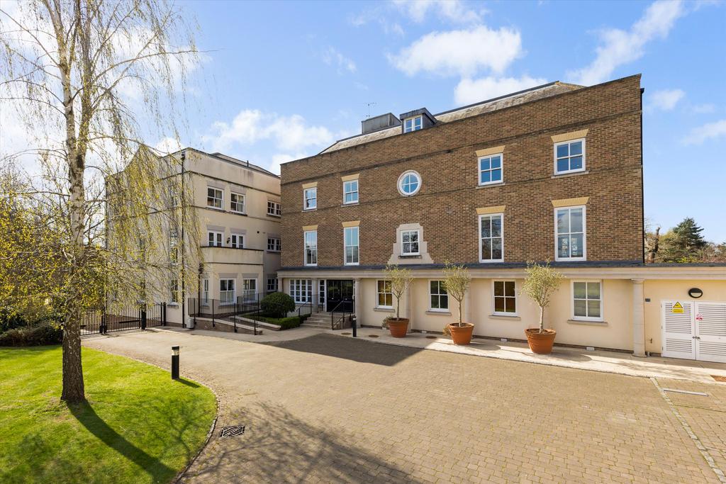 Ham Common, Richmond, TW10 3 bed flat - £1,250,000