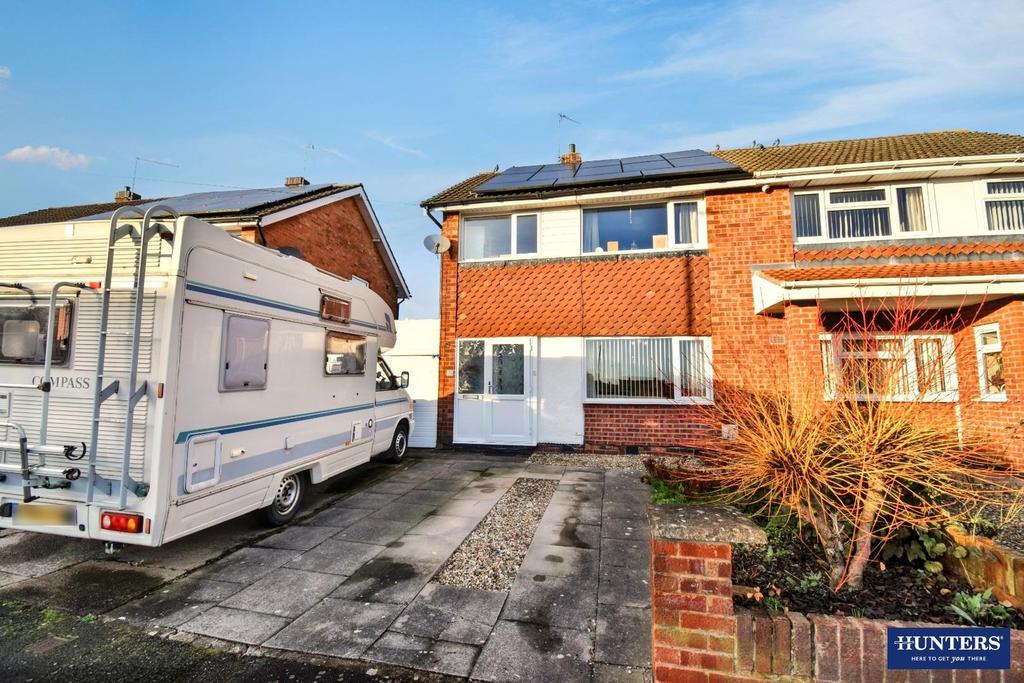 Kent Crescent, Wigston, LE18 4XQ 3 bed semi-detached house for sale - £ ...
