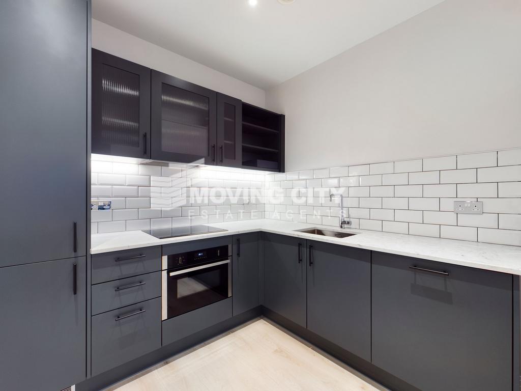 Pembroke Broadway, Camberley GU15 1 bed apartment - £212,000