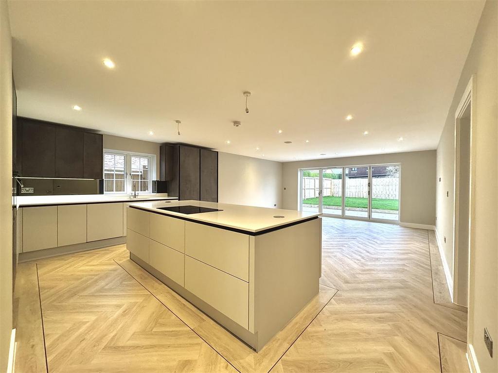 Mangapp Chase, Burnham-On-Crouch 4 bed detached house for sale - £895,000