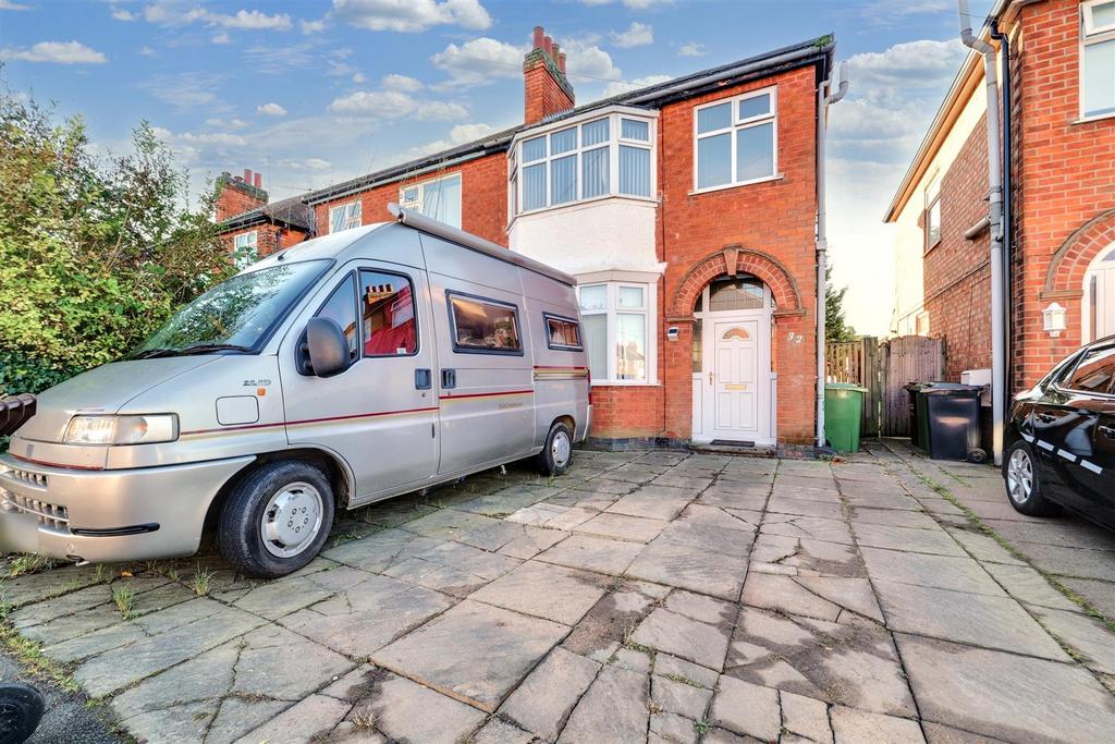 Woodlands Drive, Loughborough LE11 3 bed house for sale - £230,000