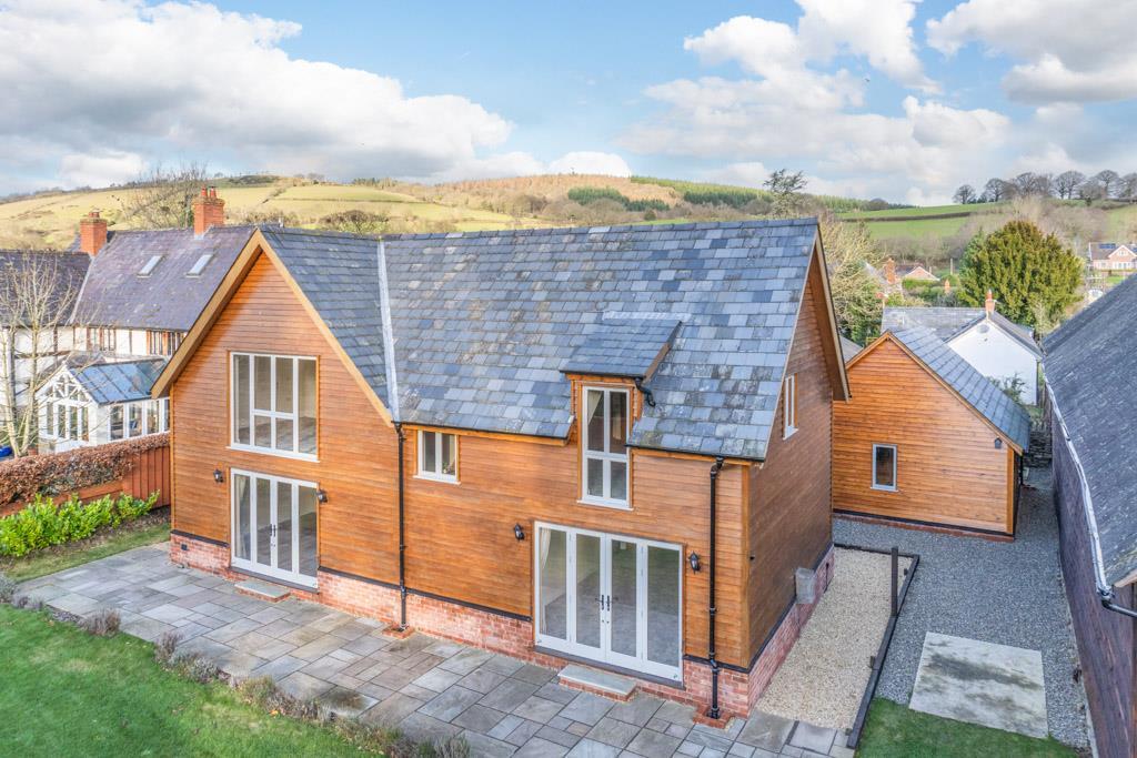 The Meadowlands Bucknell 3 bed detached house - £600,000