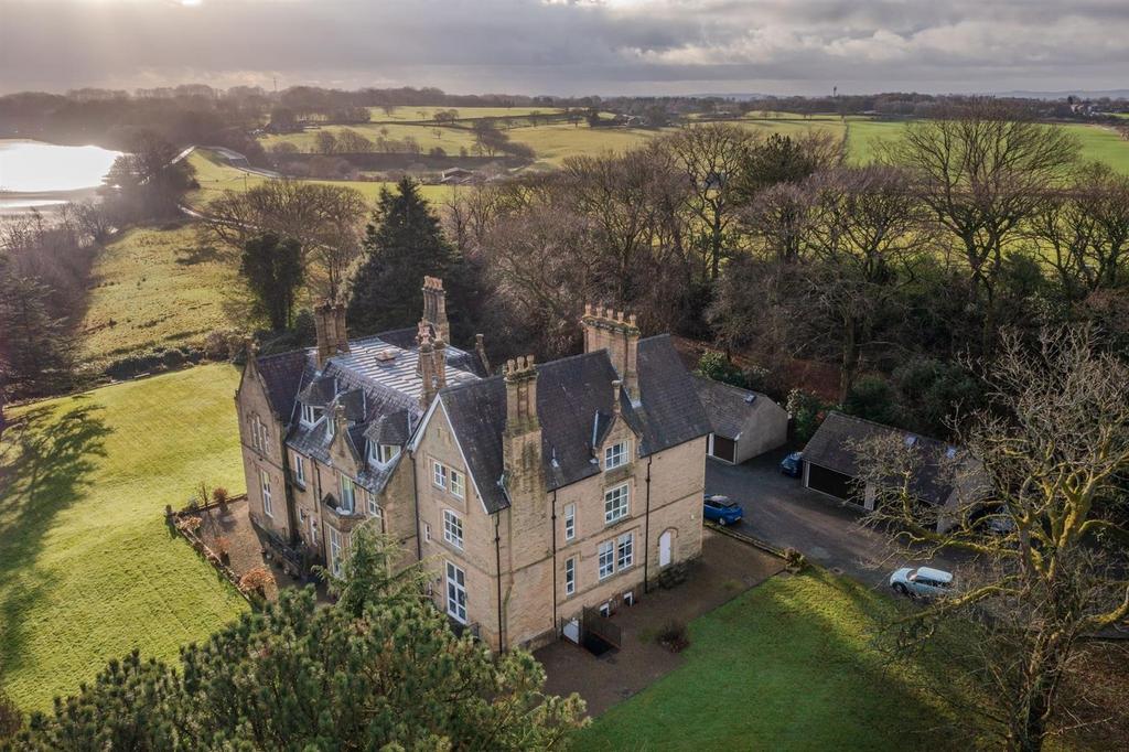 The Street, Dill Hall Brow, Heath... 2 bed apartment - £390,000