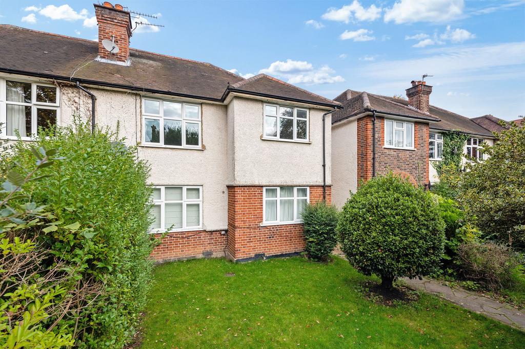 Berrylands Road, Surbiton KT5 2 bed maisonette - £500,000