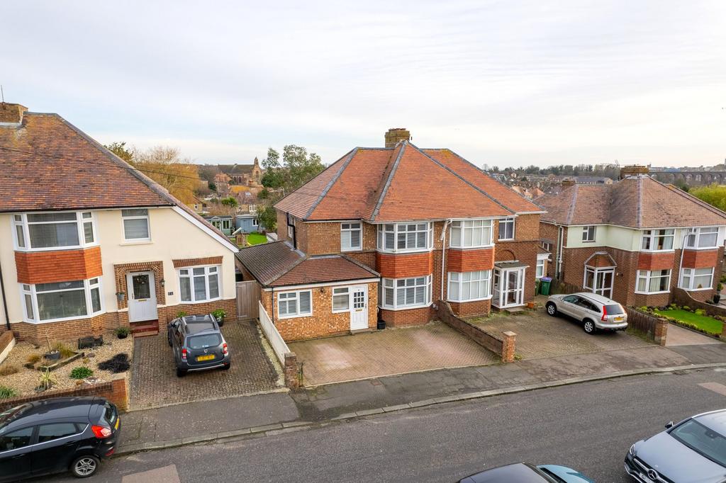 Walton Gardens, Folkestone CT19 4 bed semi-detached house - £500,000