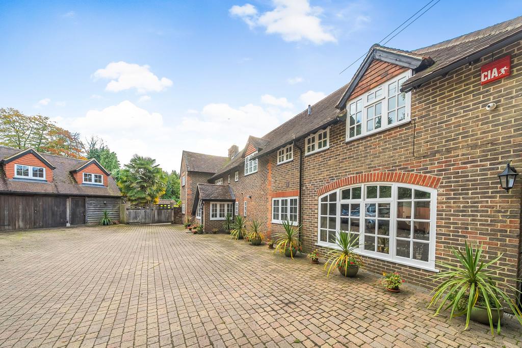 Midhurst Road, Haslemere, GU27 5 bed detached house for sale - £1,800,000