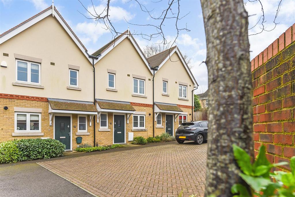 Alberta Close, Liphook 2 bed terraced house for sale - £409,950