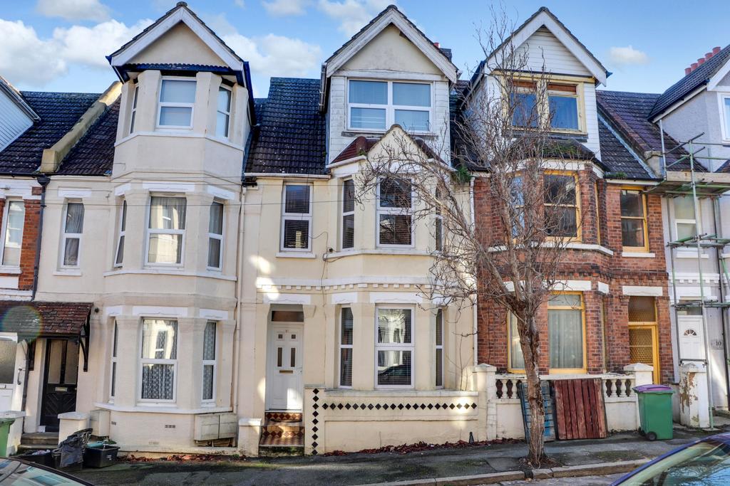 Victoria Road, Folkestone 5 bed terraced house for sale - £415,000