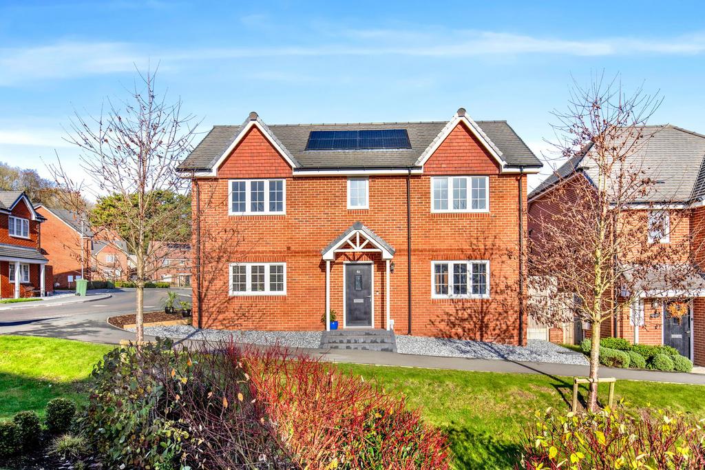 Andrews Way, Alton GU34 5 bed detached house - £625,000