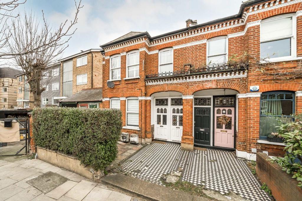 Tooting Bec Road, London SW17 4 bed maisonette for sale - £775,000