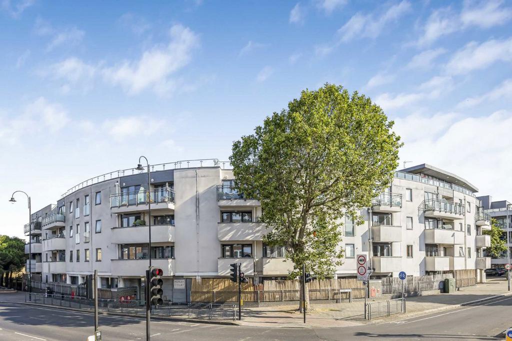 Mitcham Road, London SW17 1 bed flat - £315,000