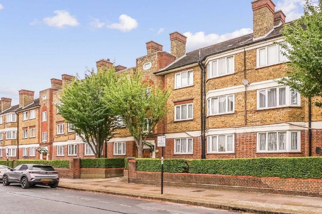 Tooting Grove, London SW17 2 bed flat - £425,000
