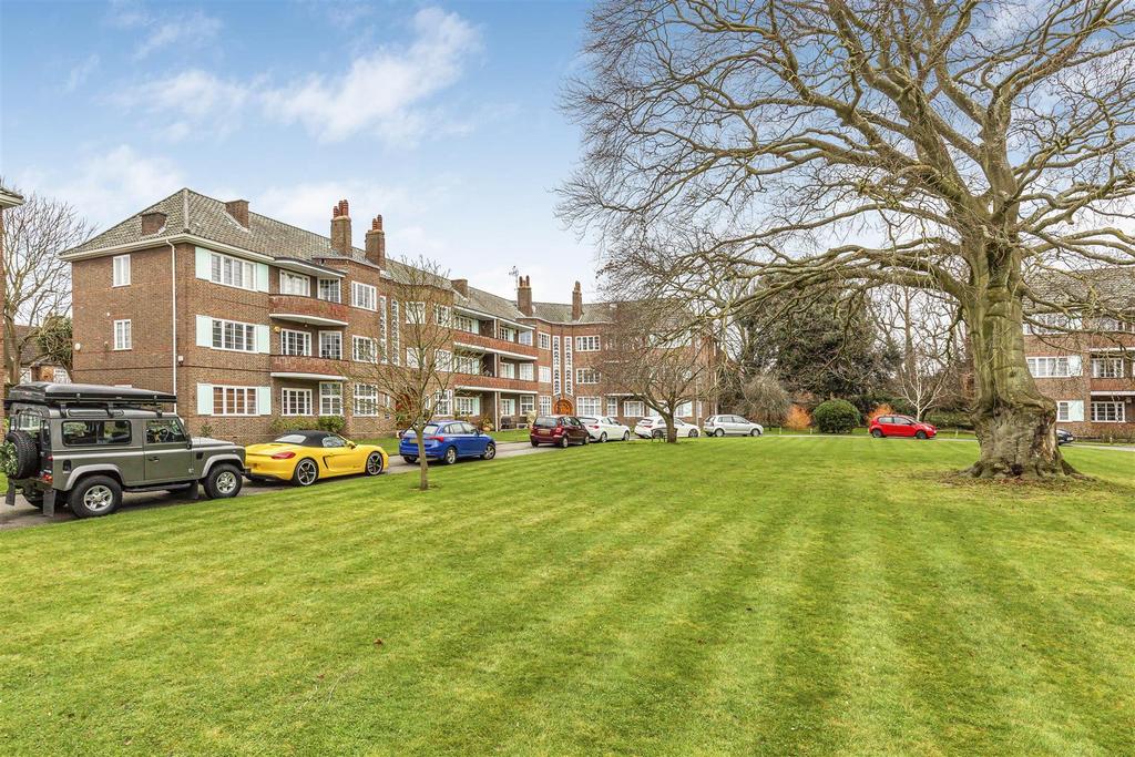 Roehampton Close, Putney, SW15 3 bed flat for sale - £675,000