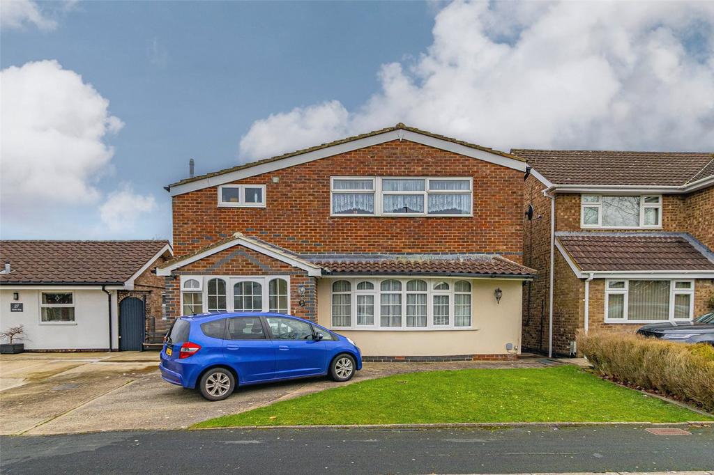 Merlin Way, Swindon SN3 4 bed detached house - £475,000