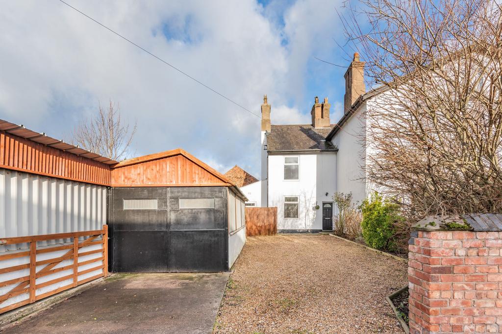 Station Road, Sandycroft, CH5 2 bed semi-detached house - £160,000