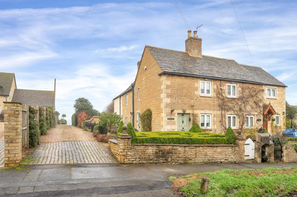 Russell Hill, Thornhaugh, Stamford, PE8 3 bed cottage for sale - £435,000