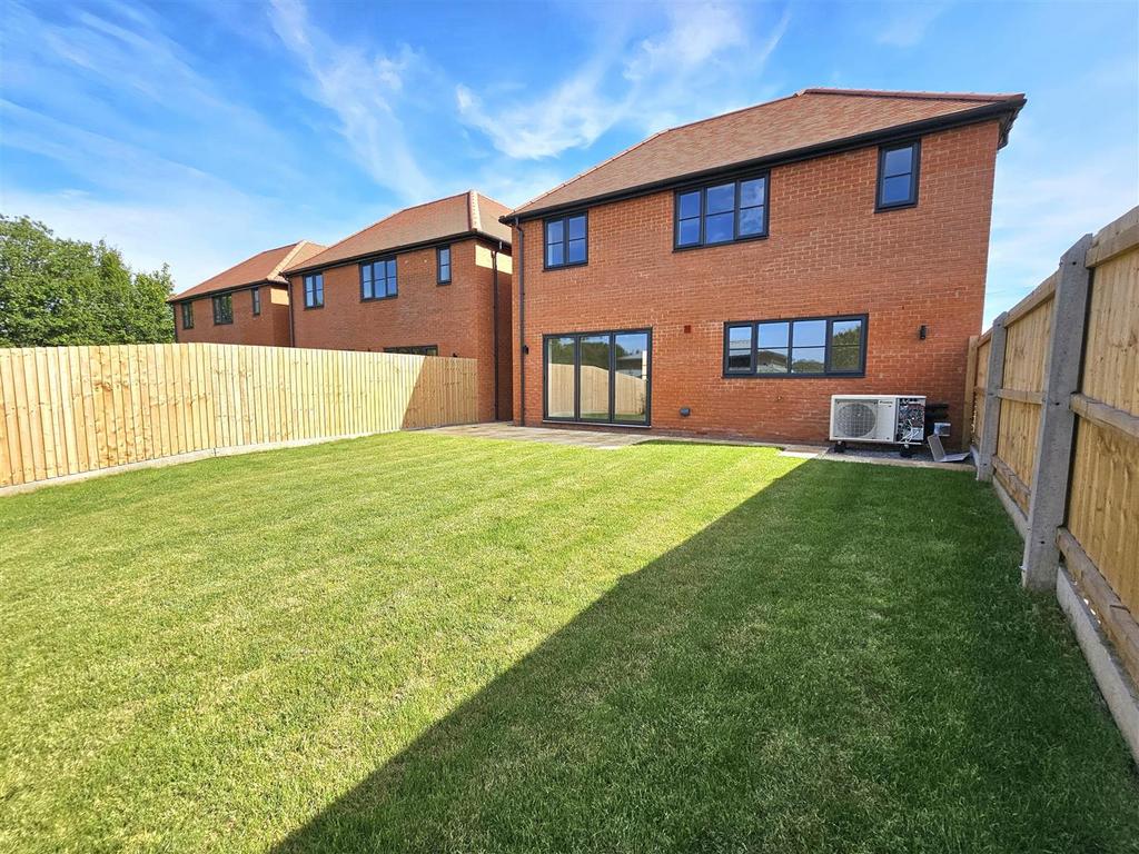 Chapel End, Over Old Road, Hartpury 4 bed detached house for sale - £ ...