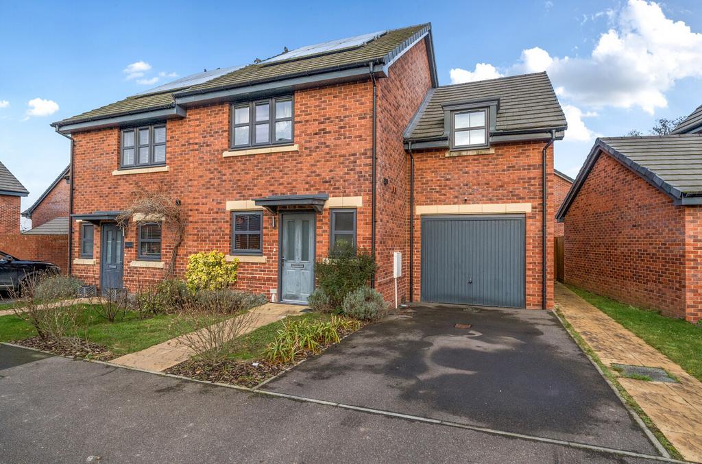 Bonsey Lane, Binfield, Bracknell 3 bed semi-detached house - £550,000