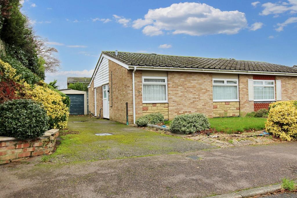 Romany Close, Letchworth Garden City... 2 bed semi-detached bungalow ...