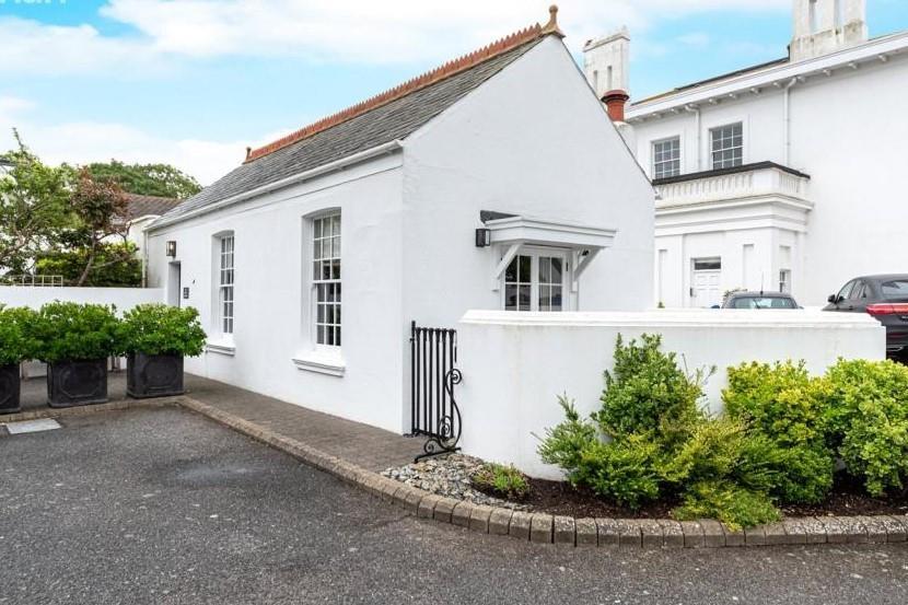 West Drive, Brighton BN2 1 bed detached bungalow - £450,000