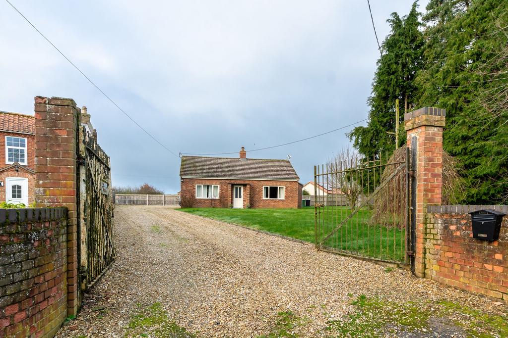Back Lane, Mileham, PE32 3 bed detached bungalow - £350,000