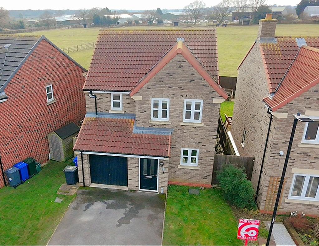 Badgers Holt, Doncaster DN3 3 bed detached house - £325,000