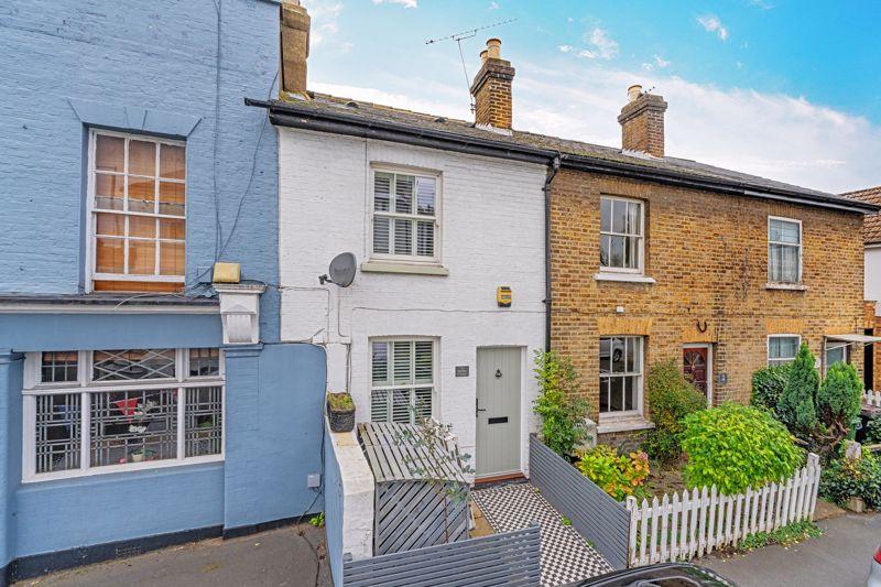 Ferry Road, Thames Ditton, KT7 2 bed terraced house - £550,000