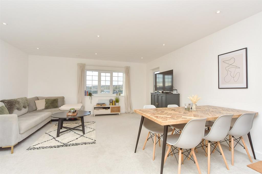 High Street, Strood, Rochester, Kent 1 bed apartment for sale - £195,000