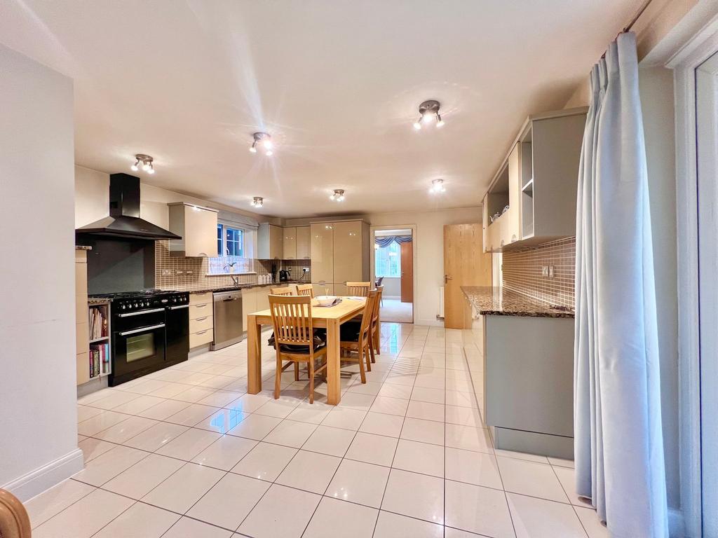 Woodlands, Bexhill-on-Sea, TN39 4 bed detached house - £559,950